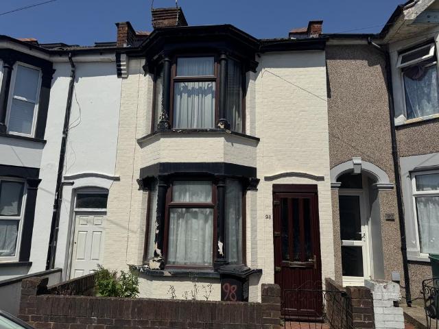 2 bedroom terraced house for sale