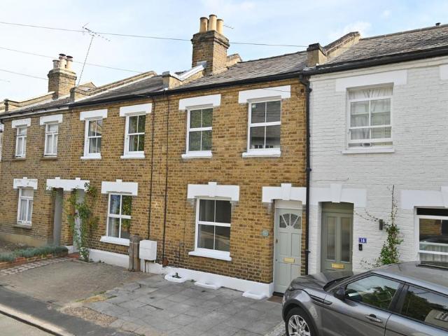 2 bedroom terraced house for sale