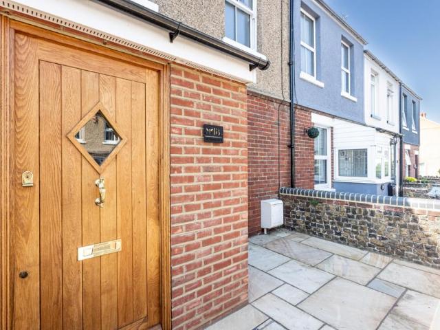 2 bedroom terraced house for sale