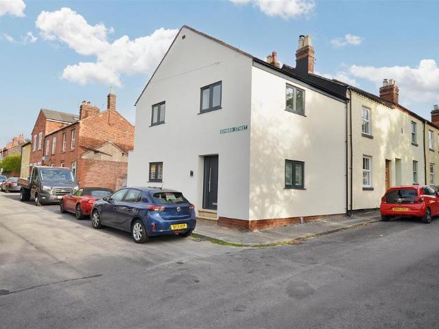 2 bedroom terraced house for sale