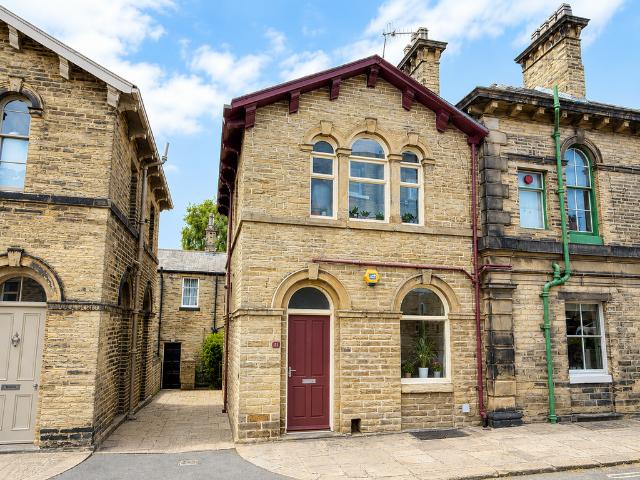 2 bedroom terraced house for sale