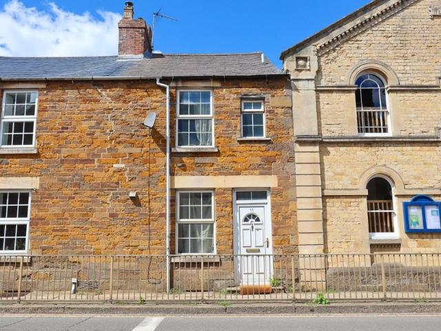 2 bedroom terraced house for sale