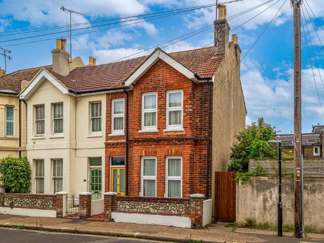 2 bedroom end of terrace house for sale