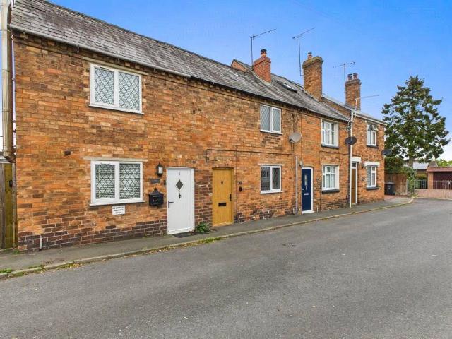 2 bedroom terraced house for sale