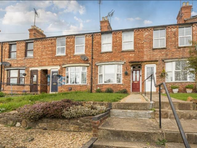 2 bedroom terraced house for sale