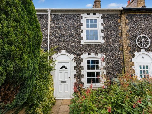 2 bedroom terraced house for sale