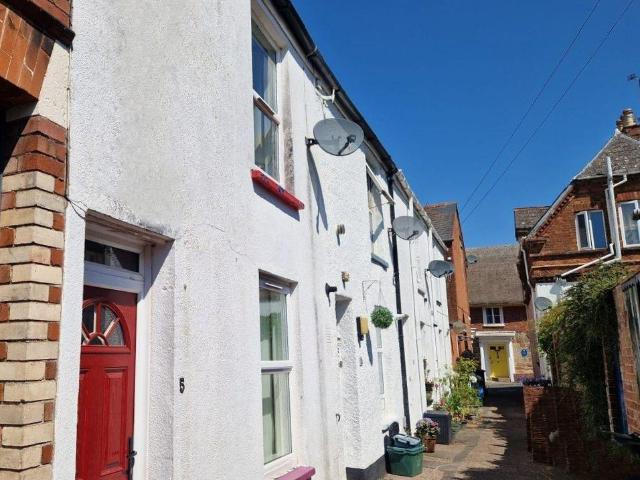 2 bedroom terraced house for sale