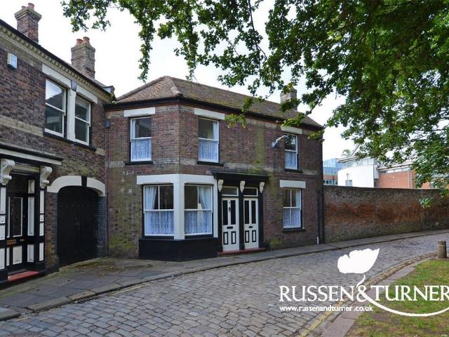 2 bedroom terraced house for sale