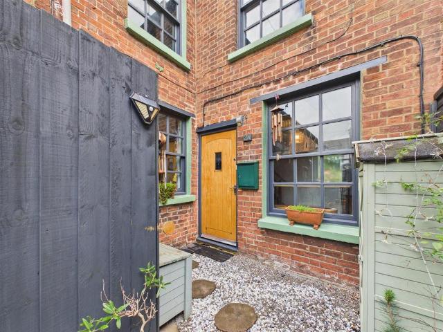 2 bedroom terraced house for sale