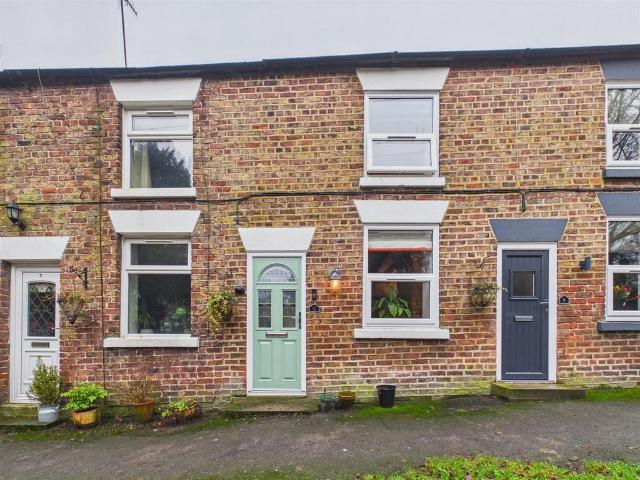 2 bedroom terraced house for sale