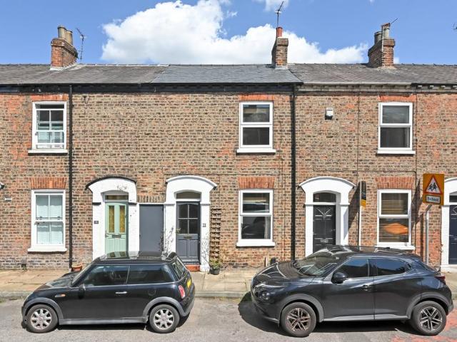 2 bedroom terraced house for sale