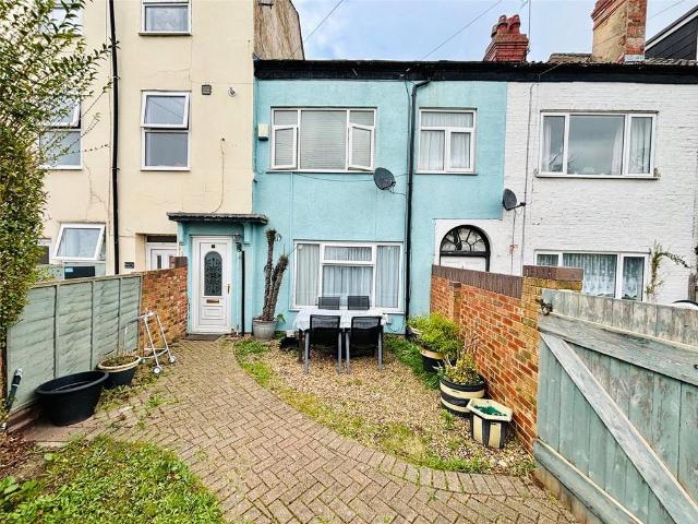 2 bedroom terraced house for sale