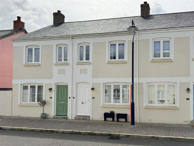 2 bedroom terraced house for sale