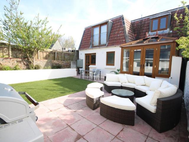 4 bedroom terraced house for sale
