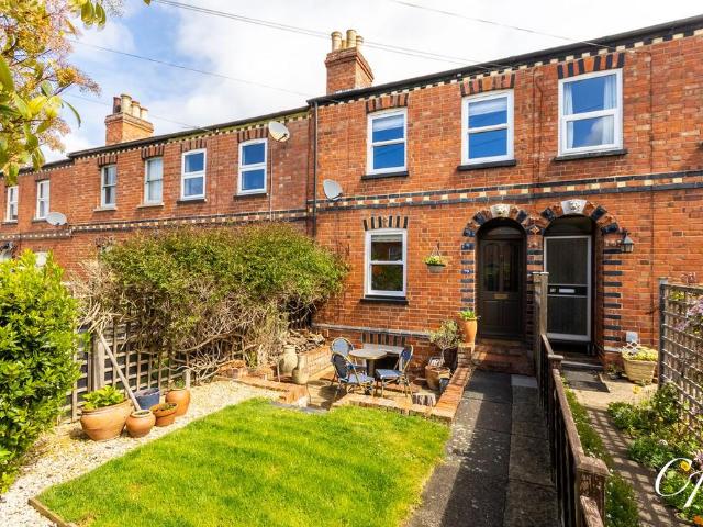2 bedroom terraced house for sale