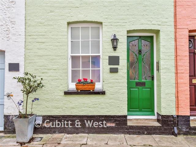 2 bedroom terraced house for sale