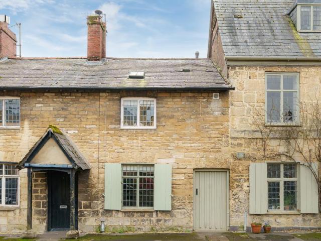 2 bedroom terraced house for sale