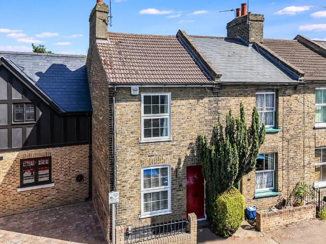 2 bedroom terraced house for sale