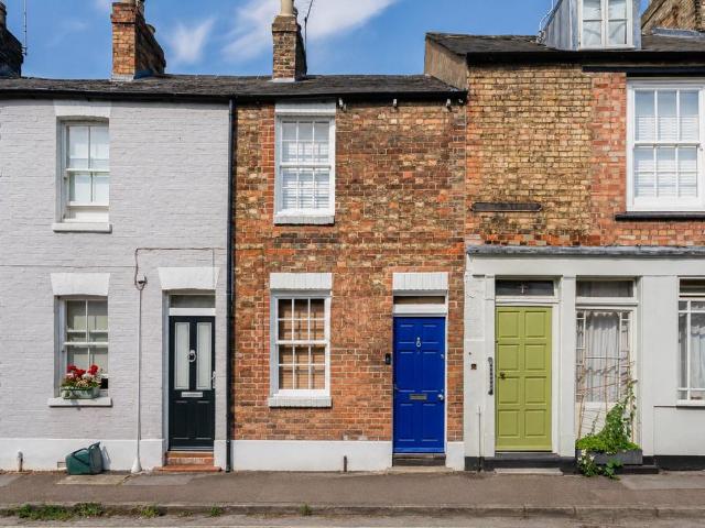2 bedroom terraced house for sale