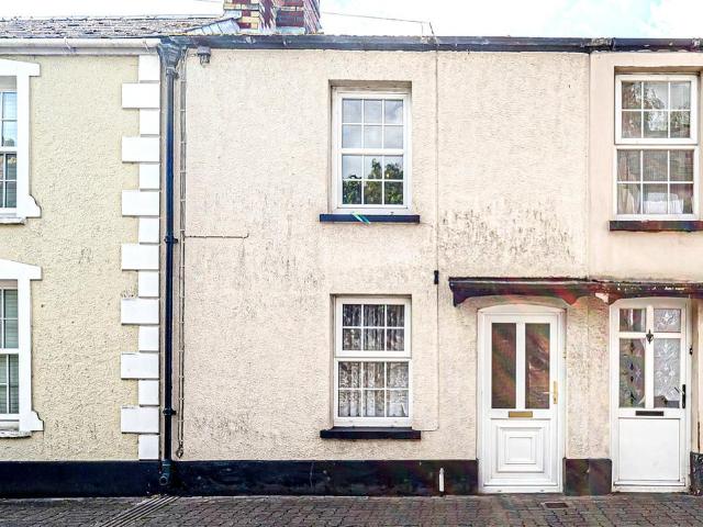 2 bedroom terraced house for sale
