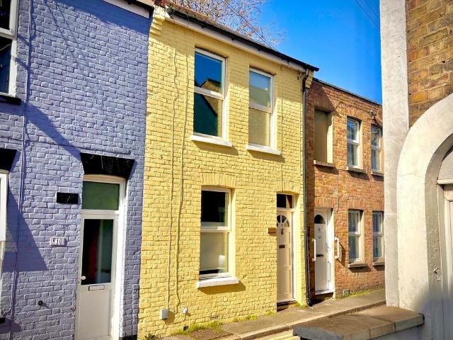2 bedroom terraced house for sale