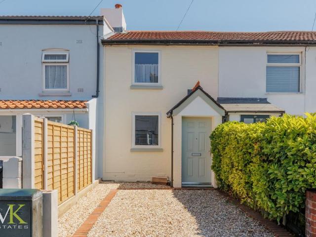 2 bedroom terraced house for sale