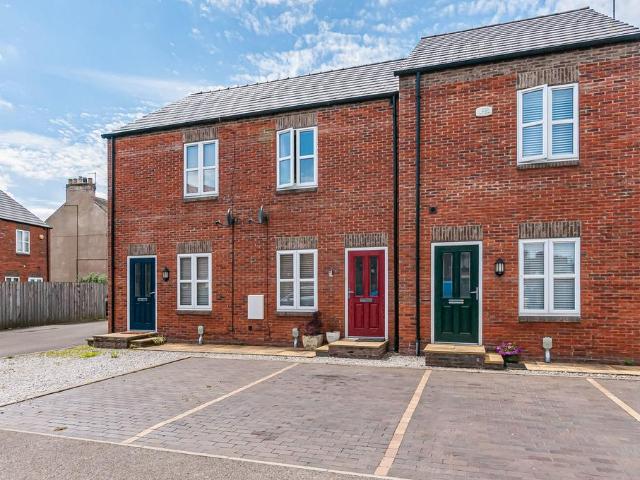 2 bedroom terraced house for sale