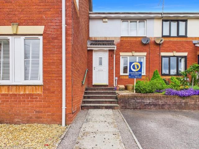 2 bedroom terraced house for sale