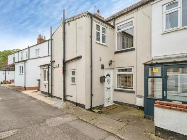 2 bedroom terraced house for sale
