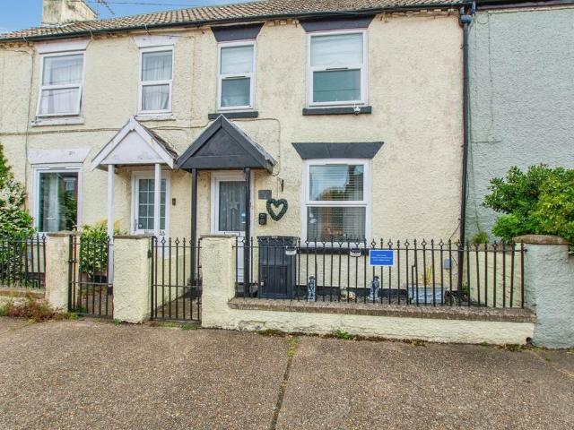 2 bedroom terraced house for sale