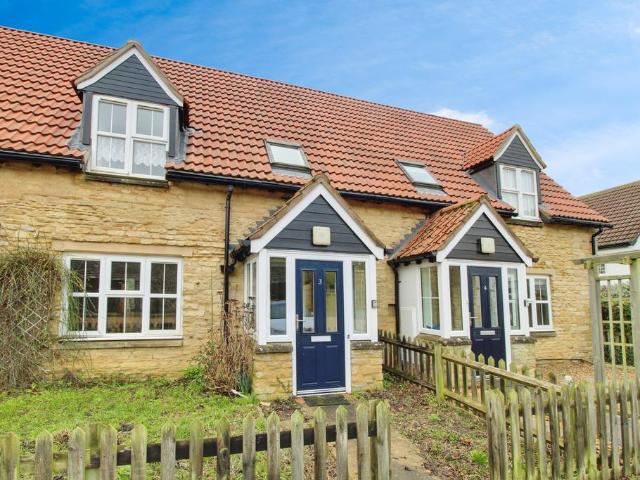 2 bedroom terraced house for sale