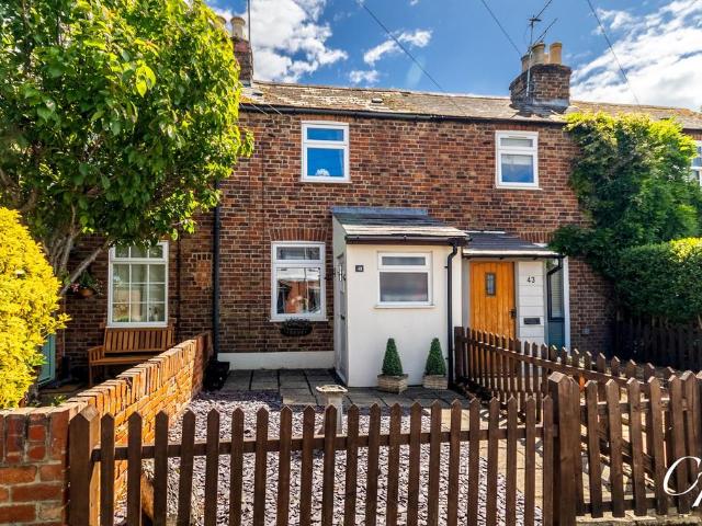 2 bedroom terraced house for sale
