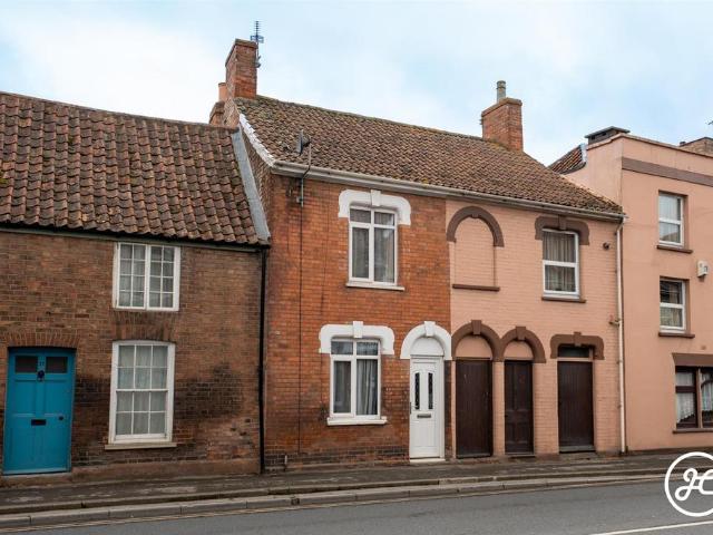 2 bedroom terraced house for sale