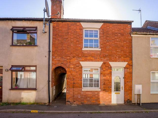 2 bedroom terraced house for sale