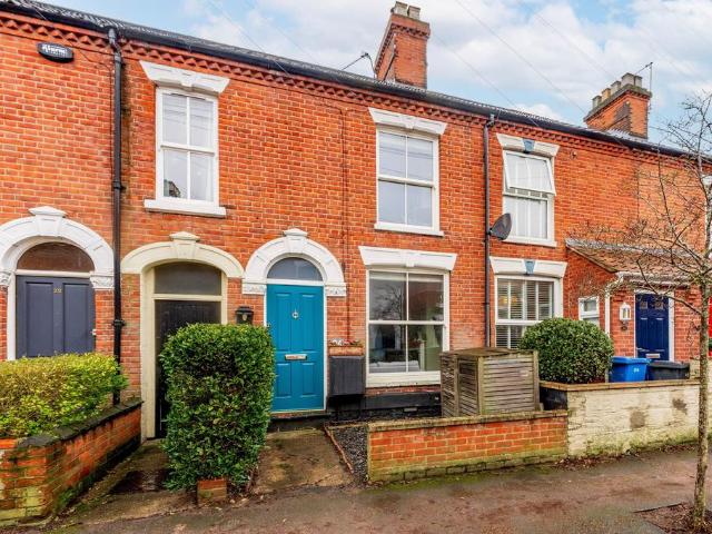 2 bedroom terraced house for sale