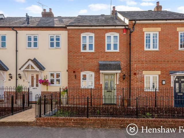 2 bedroom terraced house for sale