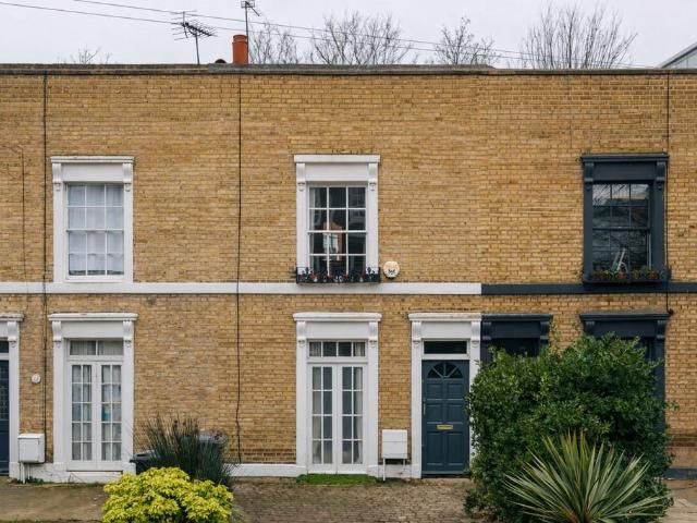 2 bedroom terraced house for sale