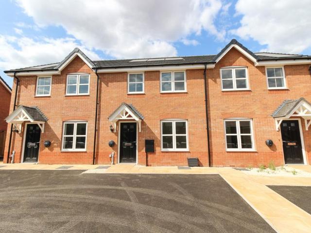 2 bedroom terraced house for sale