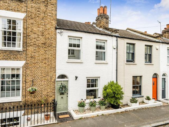 2 bedroom terraced house for sale