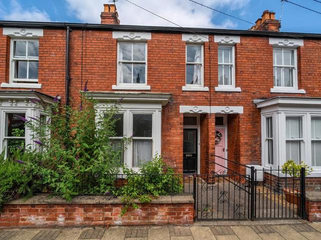 2 bedroom terraced house for sale