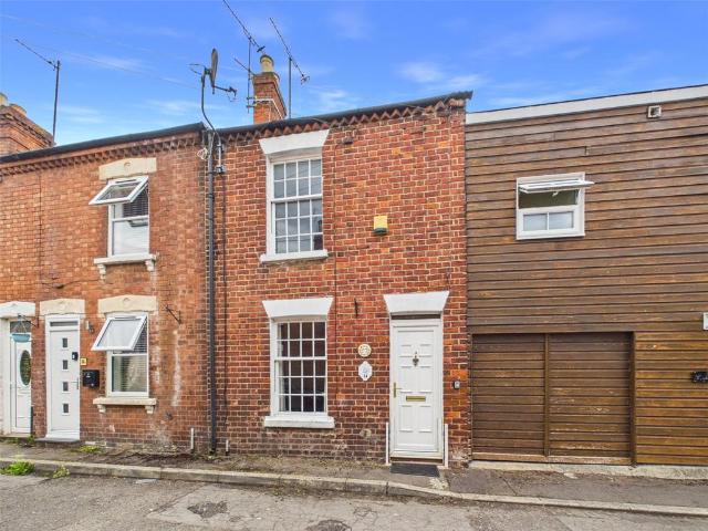2 bedroom terraced house for sale