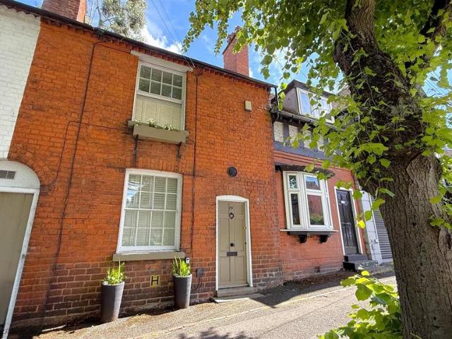 2 bedroom terraced house for sale