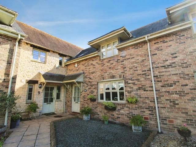 2 bedroom terraced house for sale