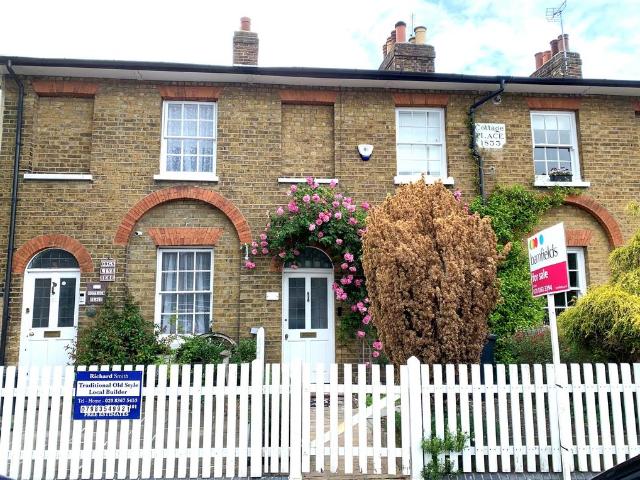 2 bedroom terraced house for sale