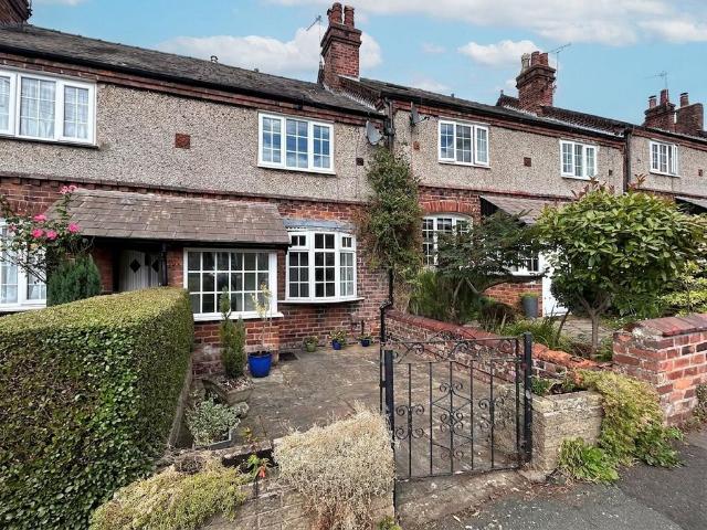 2 bedroom terraced house for sale