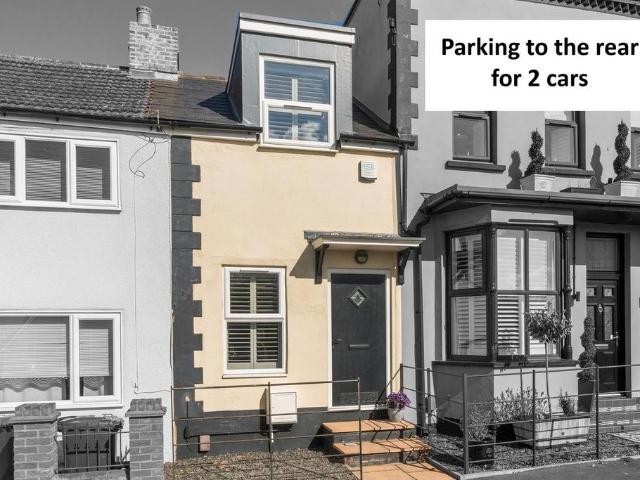 2 bedroom terraced house for sale