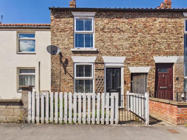 2 bedroom terraced house for sale