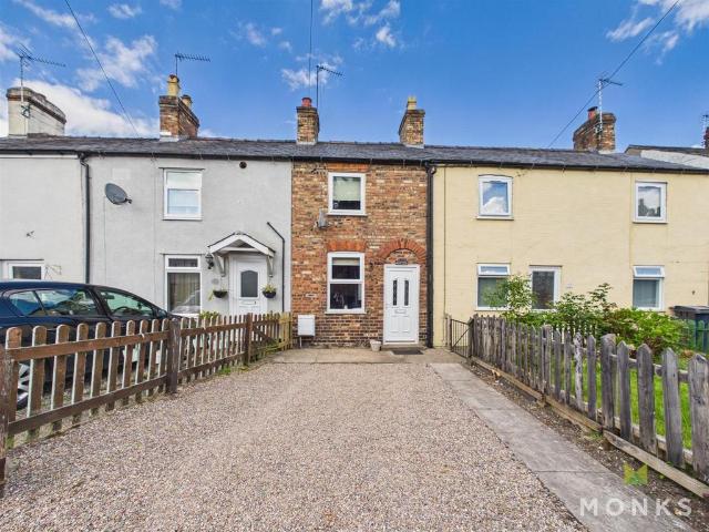 2 bedroom terraced house for sale
