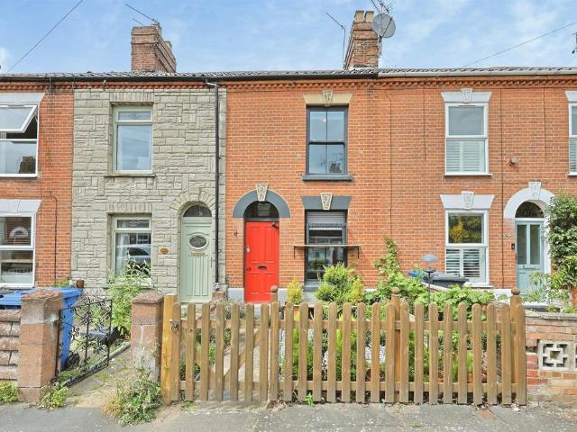 2 bedroom terraced house for sale