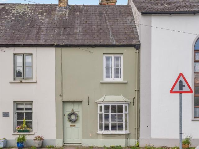 2 bedroom terraced house for sale
